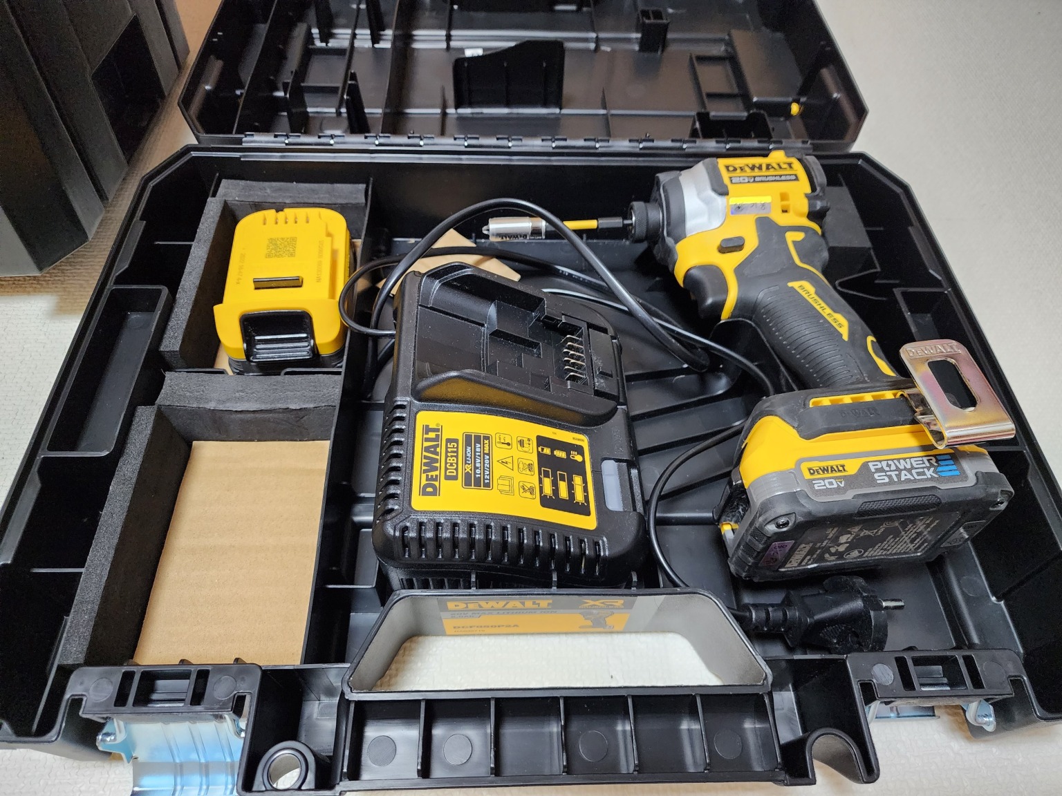 디월트 아토믹 임팩 드릴 드라이버 DCF850 후기 • REDMILK